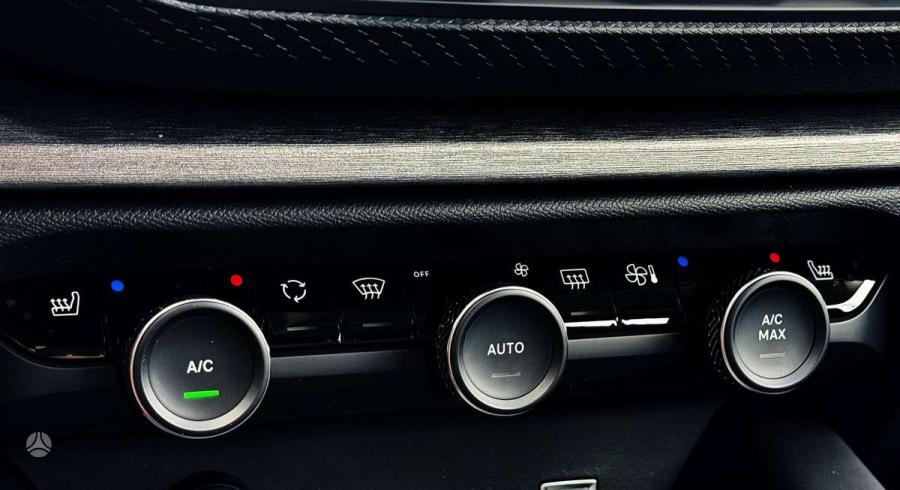 Melns Citroen C5 2022 Kauņa, ar dzinēja tilpumu 1.60 L un nobraukumu 207 tūkst. km par 15700 €, foto 12 vietnē AUTOMOTO.COM.LV