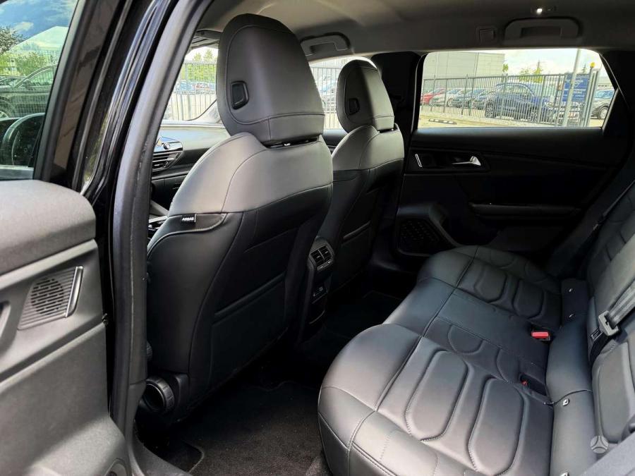 Melns Citroen C5 2022 Kauņa, ar dzinēja tilpumu 1.60 L un nobraukumu 167 tūkst. km par 15900 €, foto 19 vietnē AUTOMOTO.COM.LV