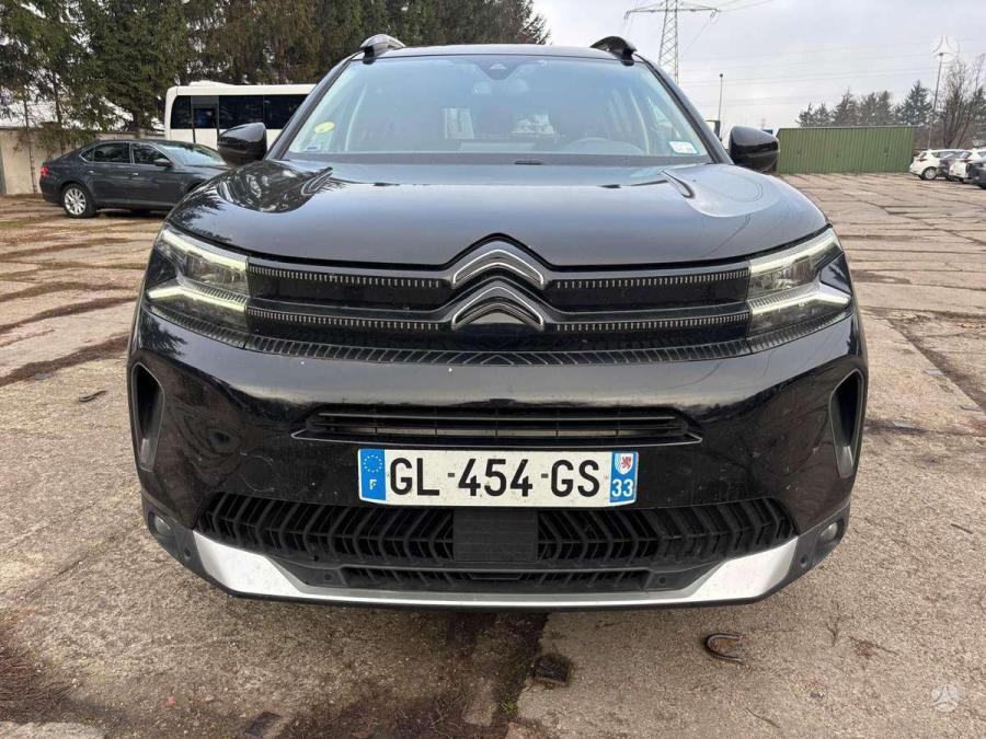Black Citroen C5 2023 in Kaunas, with an engine capacity of 1.50 L and mileage of 175 thousand km for 17001 €, photo 4 on AUTOMOTO.COM.LV