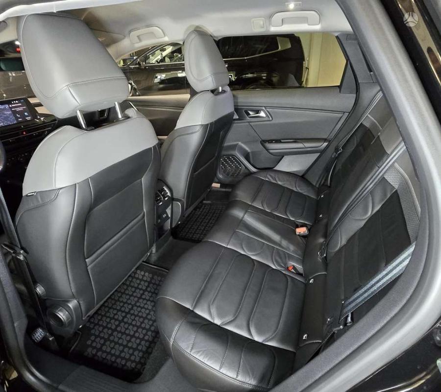 Black Citroen C5 2025 in Siauliai, with an engine capacity of 1.20 L and mileage of 44 thousand km for 19900 €, photo 26 on AUTOMOTO.COM.LV
