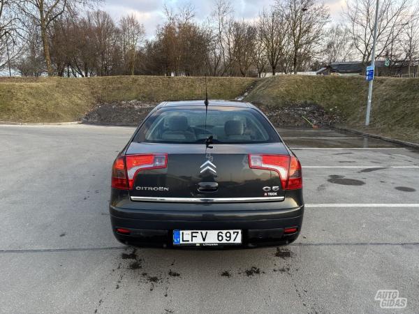 Melns Citroen C5 2006 Viļņa, ar dzinēja tilpumu 2.00 L un nobraukumu 255 tūkst. km par 650 €, foto 4 vietnē AUTOMOTO.COM.LV