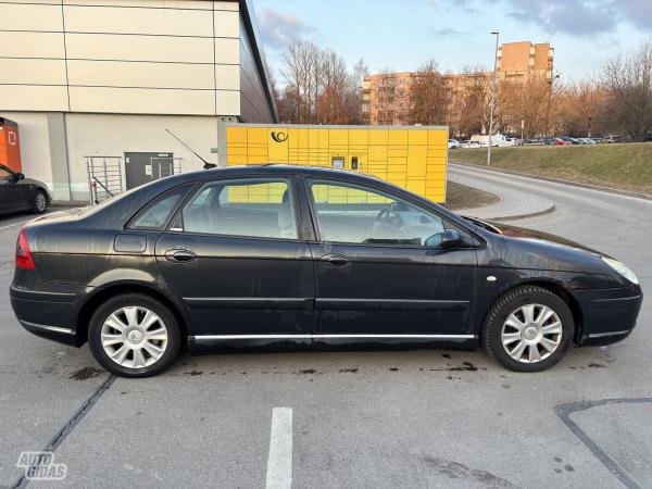 Melns Citroen C5 2006 Viļņa, ar dzinēja tilpumu 2.00 L un nobraukumu 255 tūkst. km par 650 €, foto 6 vietnē AUTOMOTO.COM.LV