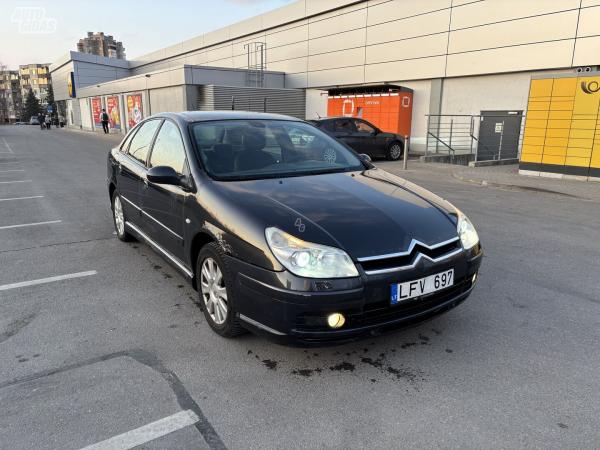 Melns Citroen C5 2006 Viļņa, ar dzinēja tilpumu 2.00 L un nobraukumu 255 tūkst. km par 650 €, foto 7 vietnē AUTOMOTO.COM.LV