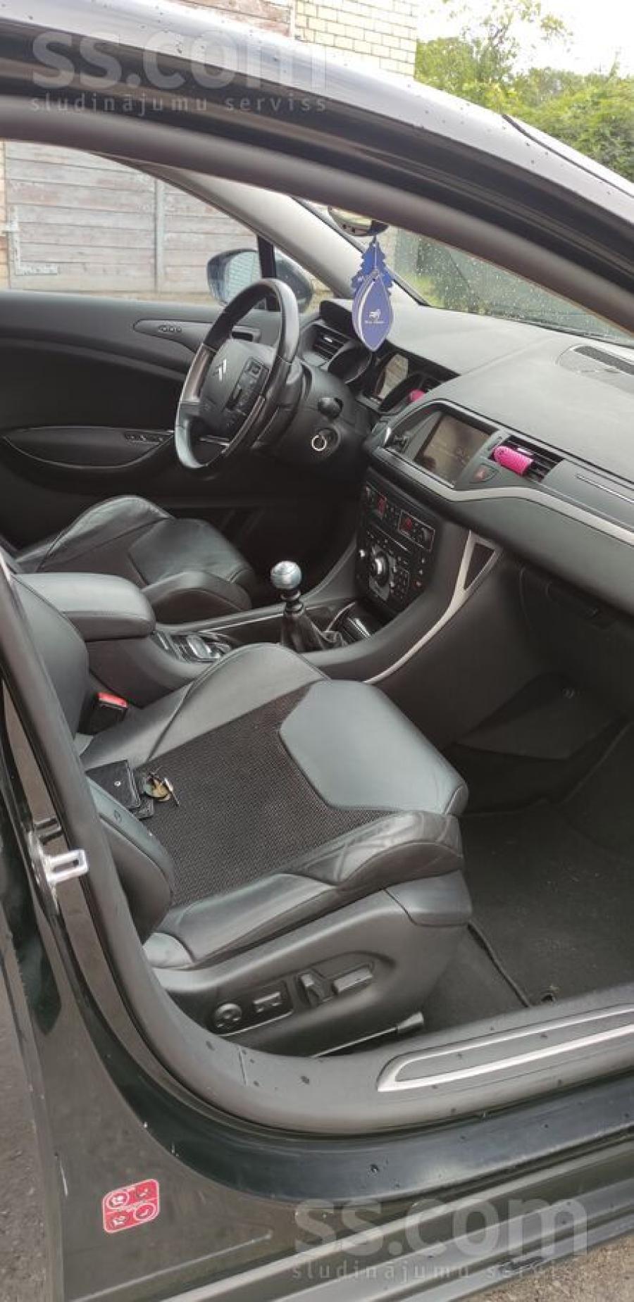 Melns Citroen C5 2009 Jēkabpils, ar dzinēja tilpumu 2.00 L un nobraukumu 289 tūkst. km par 1950 €, foto 20 vietnē AUTOMOTO.COM.LV