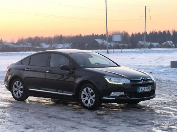 Melns Citroen C5 2011 Kuršėnai, ar dzinēja tilpumu 2.00 L un nobraukumu 357 tūkst. km par 2250 €, foto 3 vietnē AUTOMOTO.COM.LV