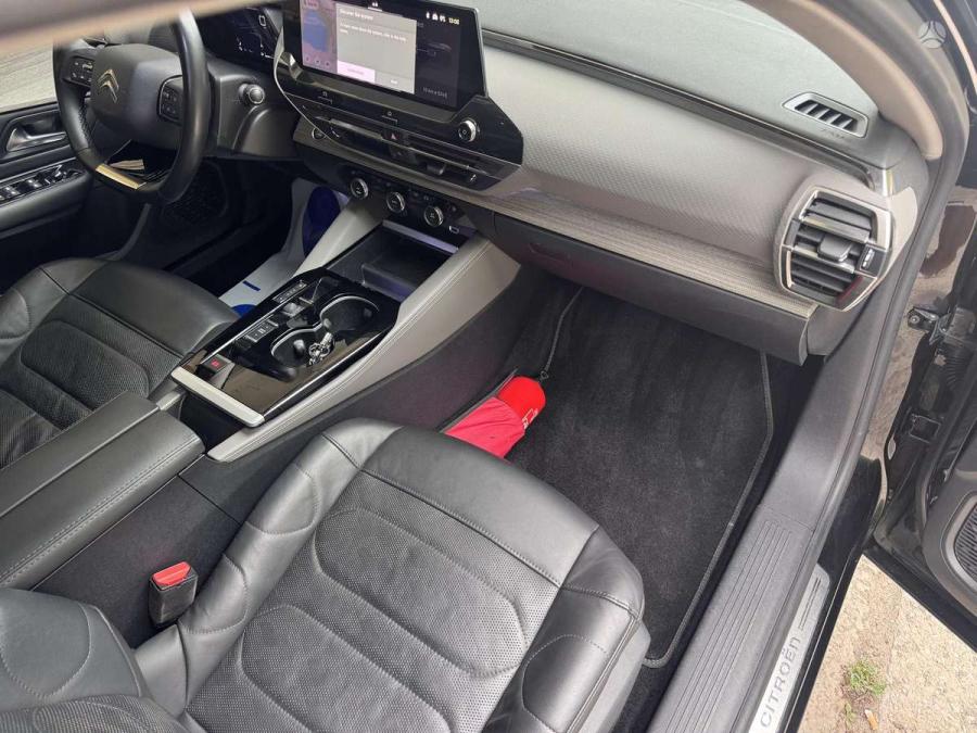 Melns Citroen C5 2022 Šauļi, ar dzinēja tilpumu 2.60 L un nobraukumu 260 tūkst. km par 10650 €, foto 21 vietnē AUTOMOTO.COM.LV
