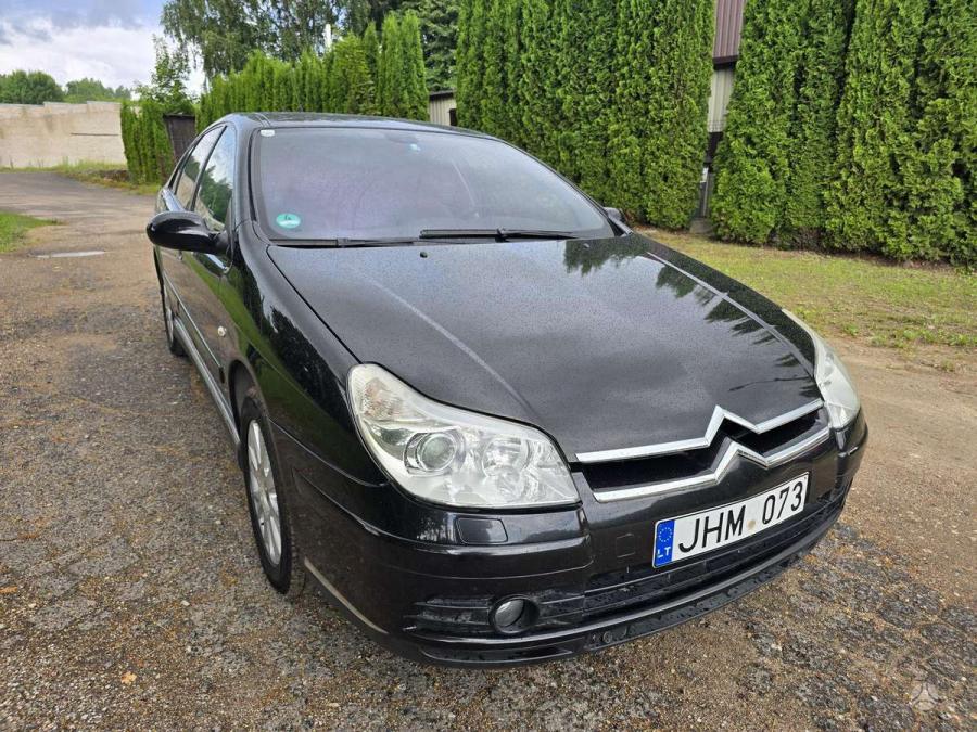Melns Citroen C5 2004 Jurbarkas, ar dzinēja tilpumu 2.00 L un nobraukumu 170 tūkst. km par 1150 €, foto 1 vietnē AUTOMOTO.COM.LV