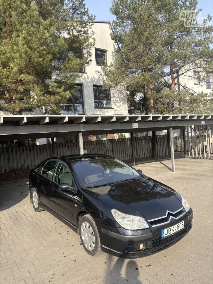 Melns Citroen C5 2005 Viļņa, ar dzinēja tilpumu 2.00 L un nobraukumu 330 tūkst. km par 1499 €, foto 2 vietnē AUTOMOTO.COM.LV