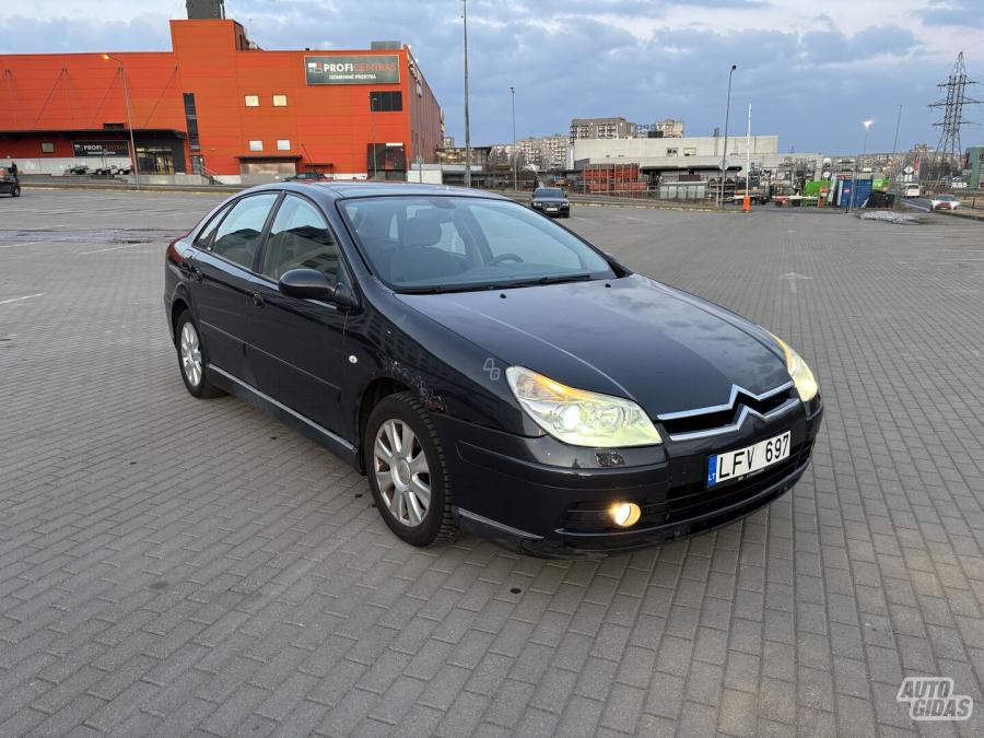 Black Citroen C5 2005 in Vilnius, with an engine capacity of 2.00 L and mileage of 300 thousand km for 650 €, photo 1 on AUTOMOTO.COM.LV