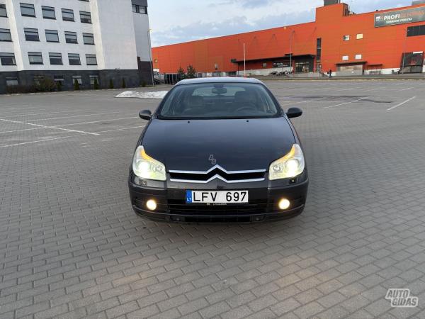 Melns Citroen C5 2005 Viļņa, ar dzinēja tilpumu 2.00 L un nobraukumu 300 tūkst. km par 650 €, foto 2 vietnē AUTOMOTO.COM.LV