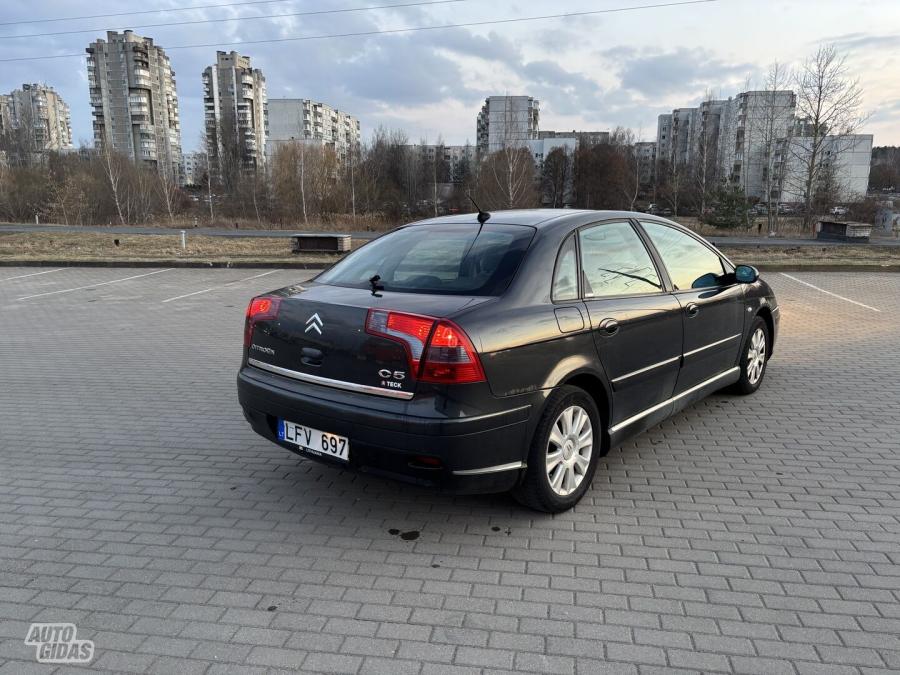 Black Citroen C5 2005 in Vilnius, with an engine capacity of 2.00 L and mileage of 300 thousand km for 650 €, photo 5 on AUTOMOTO.COM.LV