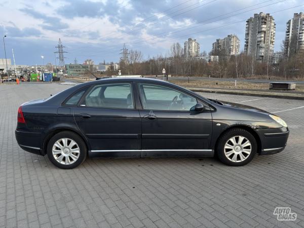 Melns Citroen C5 2005 Viļņa, ar dzinēja tilpumu 2.00 L un nobraukumu 300 tūkst. km par 650 €, foto 5 vietnē AUTOMOTO.COM.LV