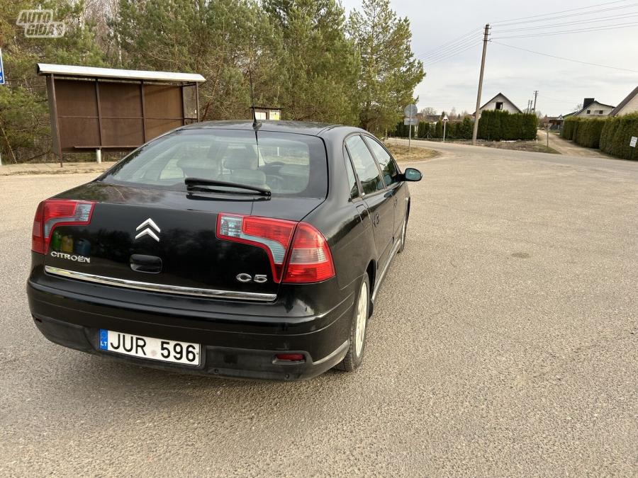 Black Citroen C5 2005 in Panevezys, with an engine capacity of 2.20 L and mileage of 308 thousand km for 1000 €, photo 3 on AUTOMOTO.COM.LV