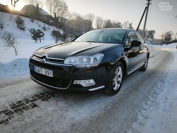Melns Citroen C5 2008 Alīta, ar dzinēja tilpumu 2.00 L un nobraukumu 432 tūkst. km par 1750 €, foto 5 vietnē AUTOMOTO.COM.LV