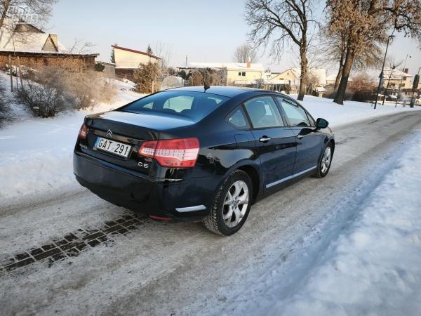 Melns Citroen C5 2008 Alīta, ar dzinēja tilpumu 2.00 L un nobraukumu 432 tūkst. km par 1750 €, foto 7 vietnē AUTOMOTO.COM.LV