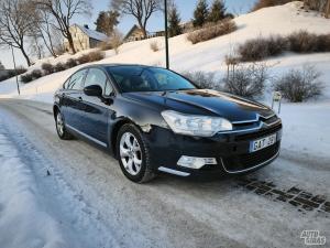Melns Citroen C5 2008 Alīta, ar dzinēja tilpumu 2.00 L un nobraukumu 432 tūkst. km par 1750 €, foto  vietnē AUTOMOTO.COM.LV