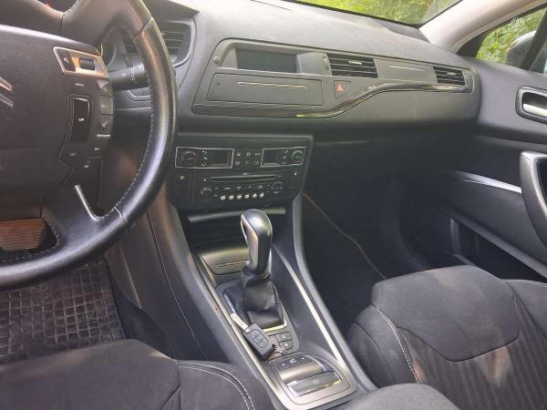 Melns Citroen C5 2008 Mažeikiai, ar dzinēja tilpumu 2.00 L un nobraukumu 440 tūkst. km par 1150 €, foto 6 vietnē AUTOMOTO.COM.LV