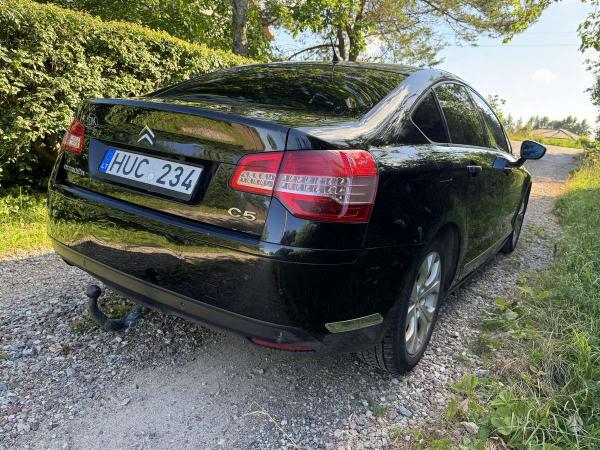 Black Citroen C5 2008 in Klaipeda, with an engine capacity of 2.00 L and mileage of 283 thousand km for 1500 €, photo 5 on AUTOMOTO.COM.LV