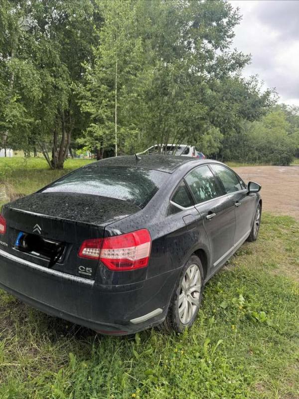Черный Ситроен С5 2008 в Вильнюс, объемом двигателя 2.70 л и пробегом 357 тыс. км за 3000 €, фото 6 на AUTOMOTO.COM.LV