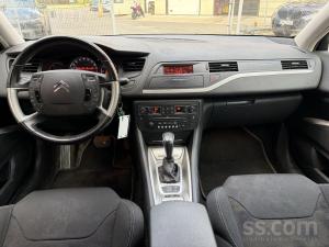 Black Citroen C5 2008 in Riga, with an engine capacity of 2.00 L and mileage of 151 thousand km for 4200 €, photo 6 on AUTOMOTO.COM.LV