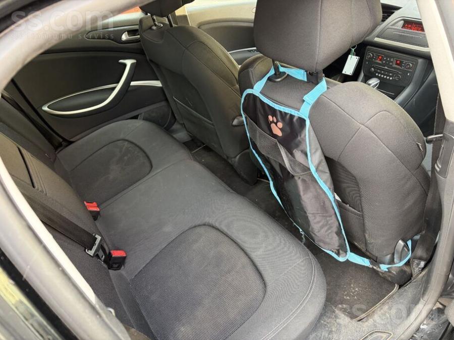 Black Citroen C5 2008 in Riga, with an engine capacity of 2.00 L and mileage of 151 thousand km for 4200 €, photo 8 on AUTOMOTO.COM.LV