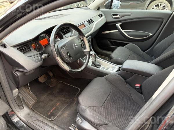 Black Citroen C5 2008 in Riga, with an engine capacity of 2.00 L and mileage of 151 thousand km for 4200 €, photo 8 on AUTOMOTO.COM.LV