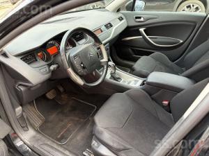 Black Citroen C5 2008 in Riga, with an engine capacity of 2.00 L and mileage of 151 thousand km for 4200 €, photo 9 on AUTOMOTO.COM.LV