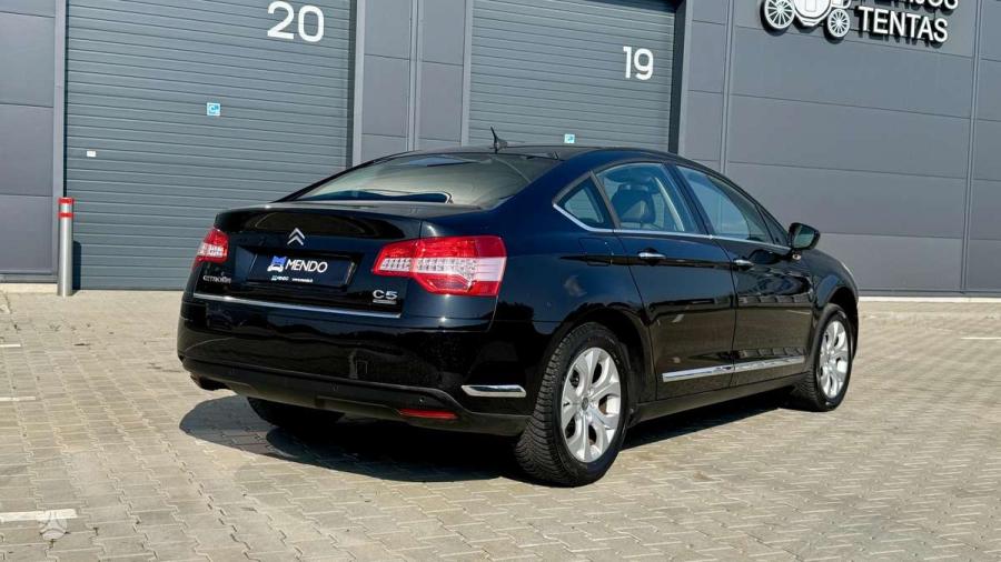Melns Citroen C5 2008 Viļņa, ar dzinēja tilpumu 2.00 L un nobraukumu 250 tūkst. km par 2990 €, foto 3 vietnē AUTOMOTO.COM.LV