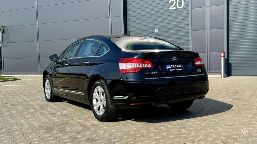Melns Citroen C5 2008 Viļņa, ar dzinēja tilpumu 2.00 L un nobraukumu 250 tūkst. km par 2990 €, foto 5 vietnē AUTOMOTO.COM.LV