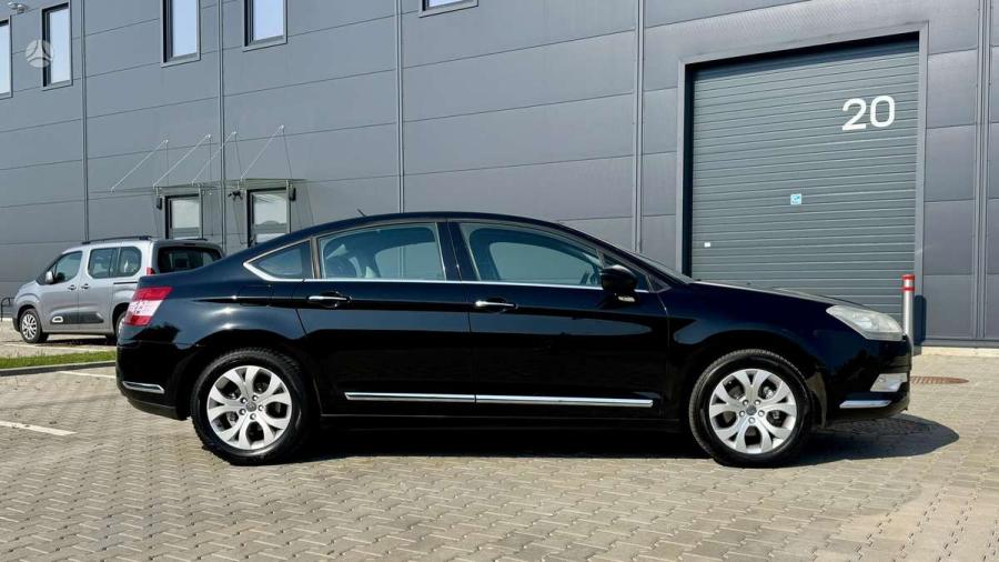 Melns Citroen C5 2008 Viļņa, ar dzinēja tilpumu 2.00 L un nobraukumu 250 tūkst. km par 2990 €, foto 8 vietnē AUTOMOTO.COM.LV