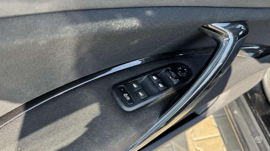 Melns Citroen C5 2008 Viļņa, ar dzinēja tilpumu 2.00 L un nobraukumu 250 tūkst. km par 2990 €, foto 16 vietnē AUTOMOTO.COM.LV