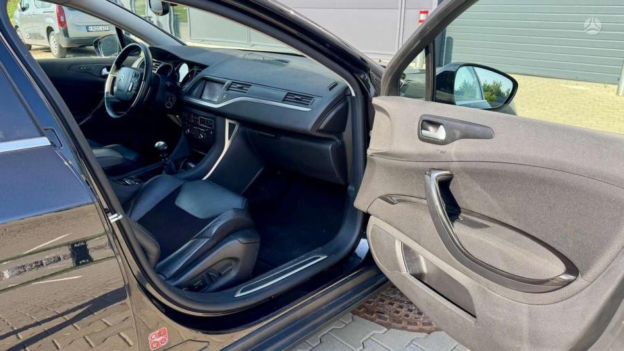 Melns Citroen C5 2008 Viļņa, ar dzinēja tilpumu 2.00 L un nobraukumu 250 tūkst. km par 2990 €, foto 20 vietnē AUTOMOTO.COM.LV