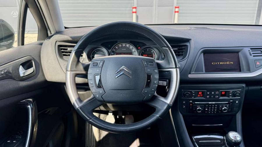 Melns Citroen C5 2008 Viļņa, ar dzinēja tilpumu 2.00 L un nobraukumu 250 tūkst. km par 2990 €, foto 21 vietnē AUTOMOTO.COM.LV