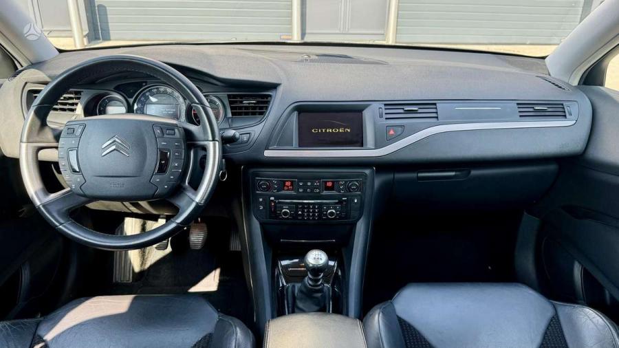 Melns Citroen C5 2008 Viļņa, ar dzinēja tilpumu 2.00 L un nobraukumu 250 tūkst. km par 2990 €, foto 23 vietnē AUTOMOTO.COM.LV