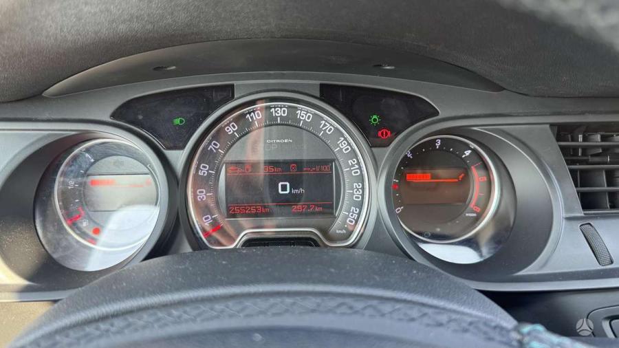 Melns Citroen C5 2008 Viļņa, ar dzinēja tilpumu 2.00 L un nobraukumu 250 tūkst. km par 2990 €, foto 24 vietnē AUTOMOTO.COM.LV