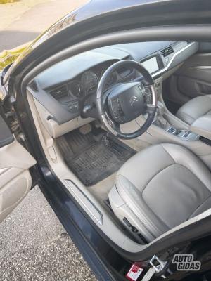 Melns Citroen C5 2008 Viļņa, ar dzinēja tilpumu 2.70 L un nobraukumu 358 tūkst. km par 1900 €, foto 6 vietnē AUTOMOTO.COM.LV