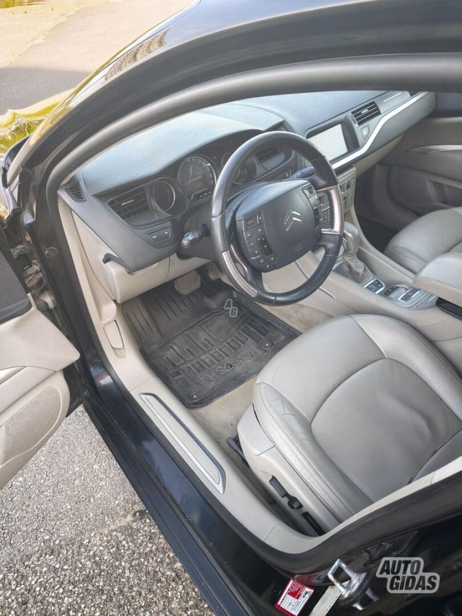 Melns Citroen C5 2008 Viļņa, ar dzinēja tilpumu 2.70 L un nobraukumu 358 tūkst. km par 1900 €, foto 6 vietnē AUTOMOTO.COM.LV