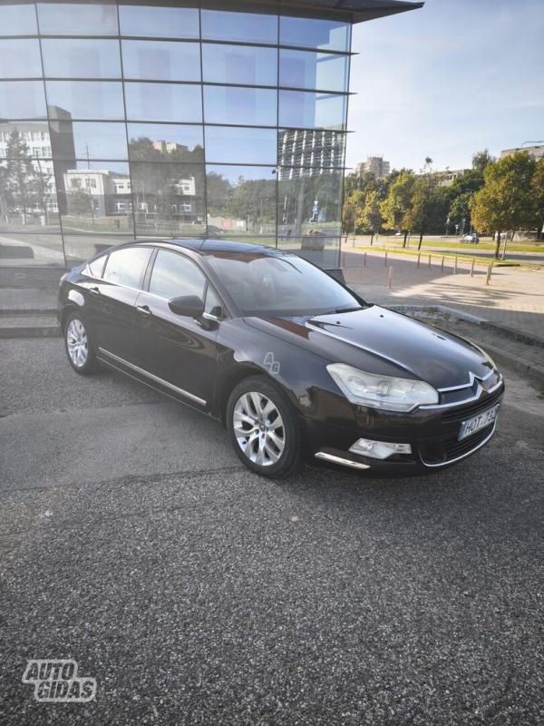 Black Citroen C5 2008 in Vilnius, with an engine capacity of 2.70 L and mileage of 358 thousand km for 1900 €, photo 1 on AUTOMOTO.COM.LV