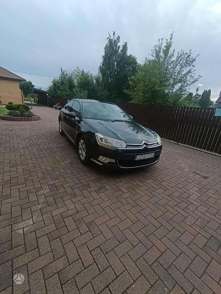 Black Citroen C5 2008 in Siauliai, with an engine capacity of 2.18 L and mileage of 403 thousand km for 1750 €, photo 1 on AUTOMOTO.COM.LV