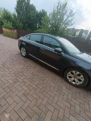 Black Citroen C5 2008 in Siauliai, with an engine capacity of 2.18 L and mileage of 403 thousand km for 1750 €, photo 3 on AUTOMOTO.COM.LV