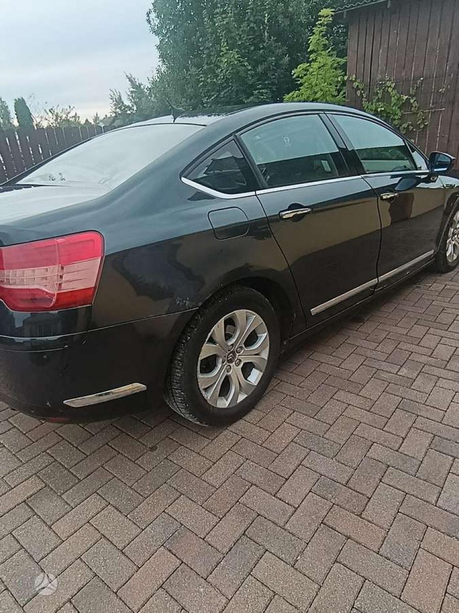 Black Citroen C5 2008 in Siauliai, with an engine capacity of 2.18 L and mileage of 403 thousand km for 1750 €, photo 4 on AUTOMOTO.COM.LV