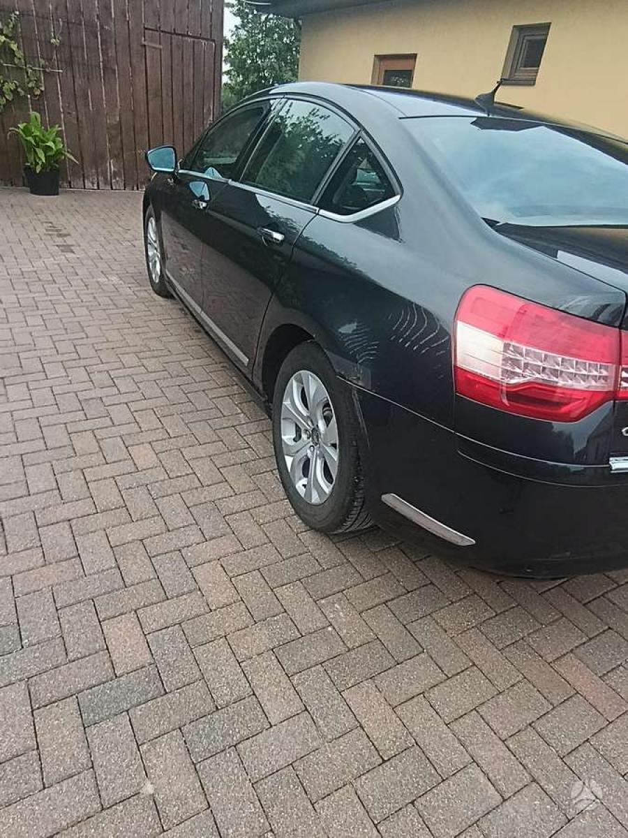 Black Citroen C5 2008 in Siauliai, with an engine capacity of 2.18 L and mileage of 403 thousand km for 1750 €, photo 5 on AUTOMOTO.COM.LV
