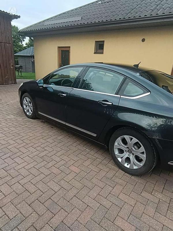 Black Citroen C5 2008 in Siauliai, with an engine capacity of 2.18 L and mileage of 403 thousand km for 1750 €, photo 6 on AUTOMOTO.COM.LV
