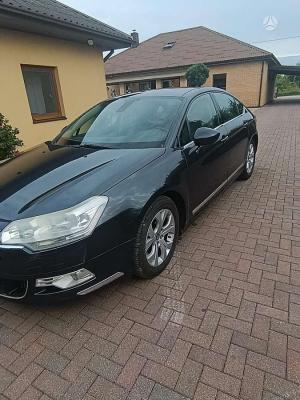 Black Citroen C5 2008 in Siauliai, with an engine capacity of 2.18 L and mileage of 403 thousand km for 1750 €, photo 8 on AUTOMOTO.COM.LV