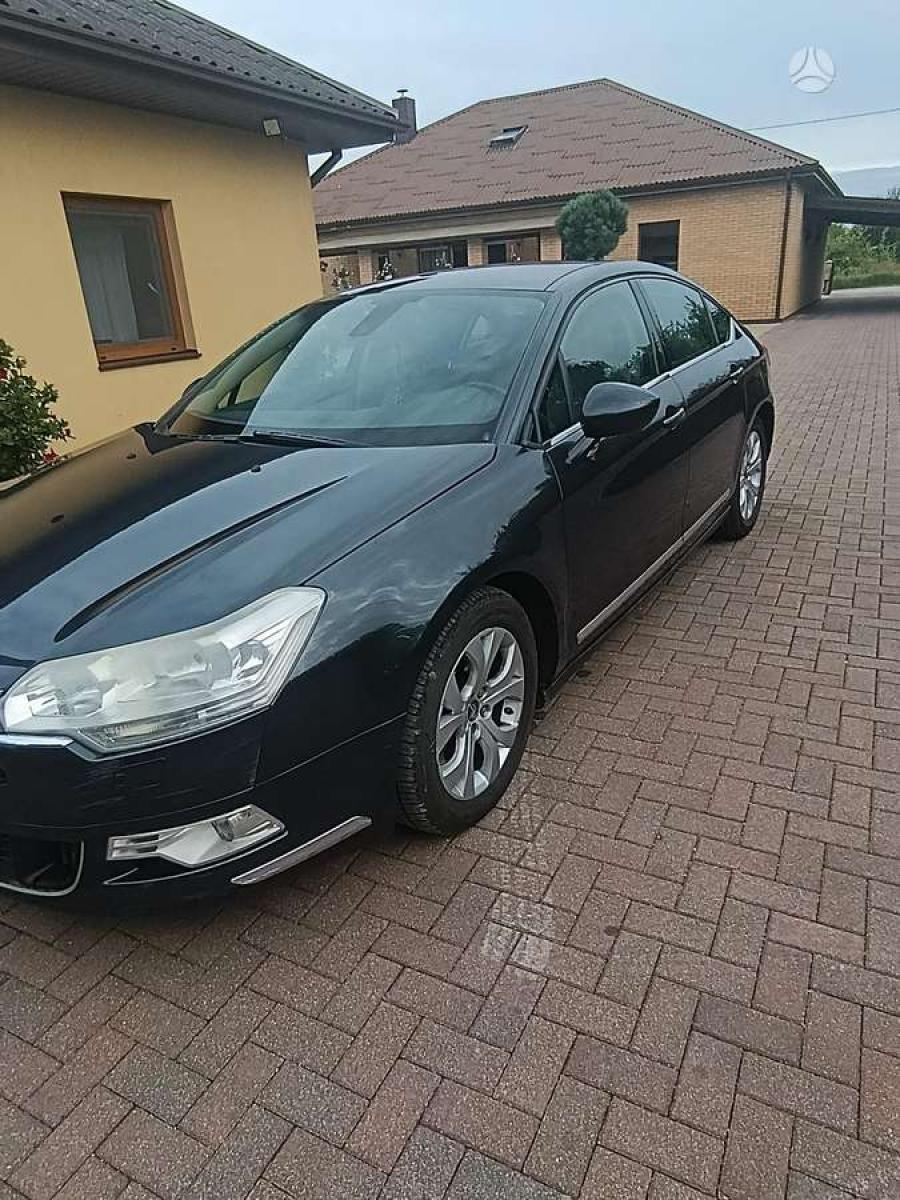 Black Citroen C5 2008 in Siauliai, with an engine capacity of 2.18 L and mileage of 403 thousand km for 1750 €, photo 8 on AUTOMOTO.COM.LV