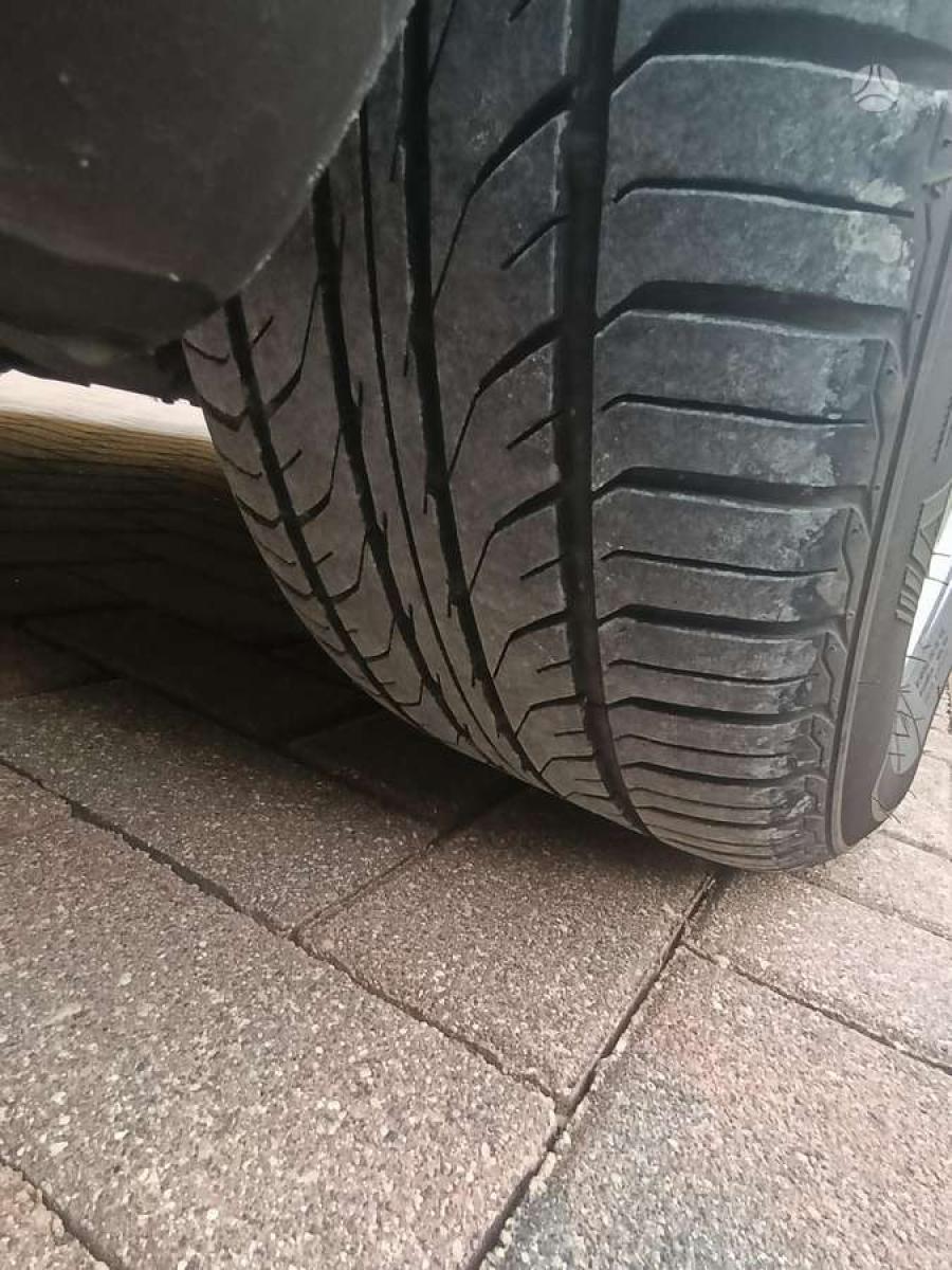Black Citroen C5 2008 in Siauliai, with an engine capacity of 2.18 L and mileage of 403 thousand km for 1750 €, photo 9 on AUTOMOTO.COM.LV