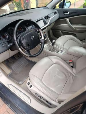 Black Citroen C5 2008 in Siauliai, with an engine capacity of 2.18 L and mileage of 403 thousand km for 1750 €, photo 14 on AUTOMOTO.COM.LV
