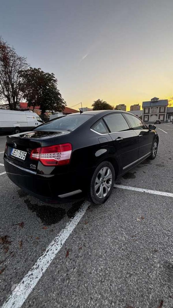 Black Citroen C5 2008 in Kaunas, with an engine capacity of 2.18 L and mileage of 308 thousand km for 2450 €, photo 5 on AUTOMOTO.COM.LV
