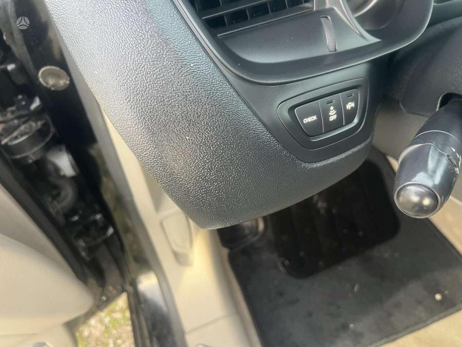 Melns Citroen C5 2008 Tauragė, ar dzinēja tilpumu 2.00 L un nobraukumu 219 tūkst. km par 1700 €, foto 13 vietnē AUTOMOTO.COM.LV