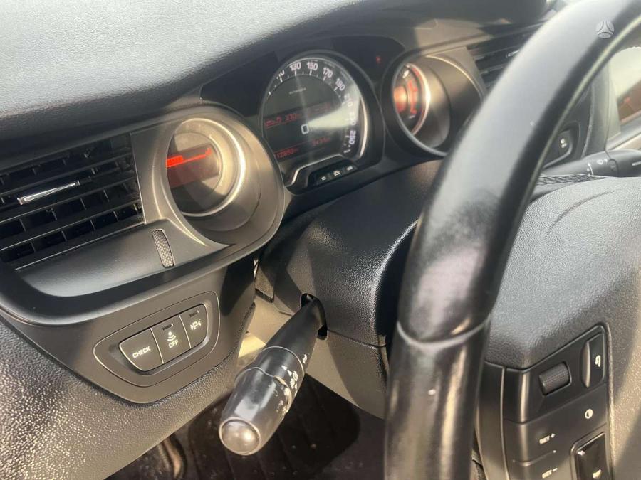 Melns Citroen C5 2008 Tauragė, ar dzinēja tilpumu 2.00 L un nobraukumu 219 tūkst. km par 1700 €, foto 17 vietnē AUTOMOTO.COM.LV